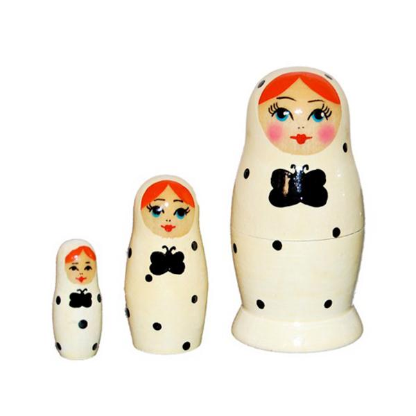 ドット柄がキュート！胸のチョウチョリボンがアクセント素材：　菩提樹いちばん大きなマトリョーシカの身長：約7センチmade in Russia