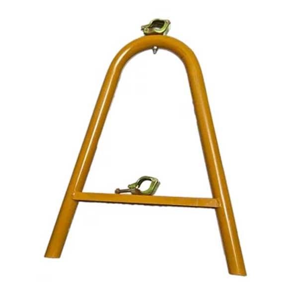 48.6φの単管をに通してバリケードを作ります。単管は付属しません。材質：スチール製サイズ：高さ 790mm × 幅600mm