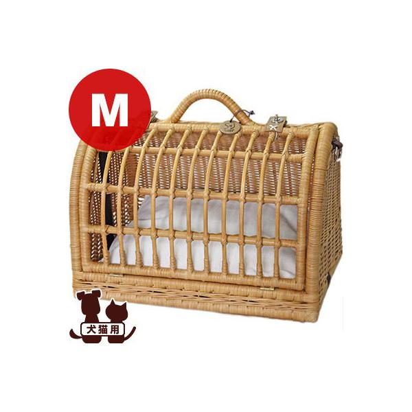【送料無料・同梱可】仲良く一緒に使う事も出来るようなちょっと大きめサイズのキャリー。他の子と会うのが苦手な子の為にキャリー前面に付けるギャザーカバー(ホワイト)が付いています。ショルダー用ベルト、飛出防止リード付属。●本体サイズ(約)46×...