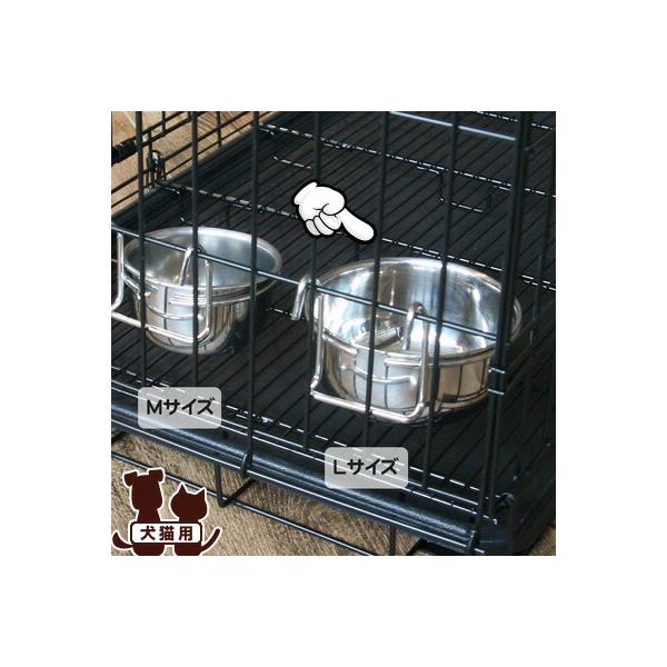 【同梱可】ケージやキャリーに簡単にひっかけて取り付けられる、耐久性に優れた高品質ステンレス使用のハンガーボウル。ペットの大きさで高さを変更出来るので、理想的な姿勢(首や腰に負担なく)で水を飲んだり食事ができます。簡単に食器を取り外して洗える...