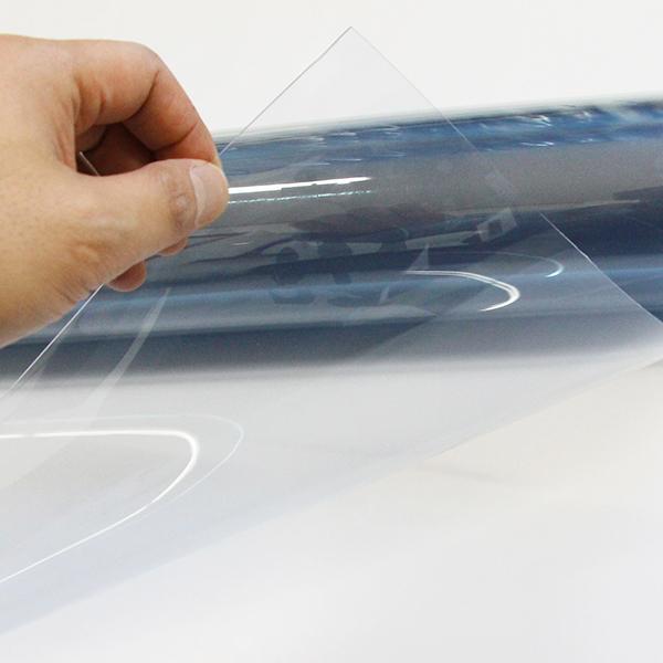 硬質タイプの透明フィルム