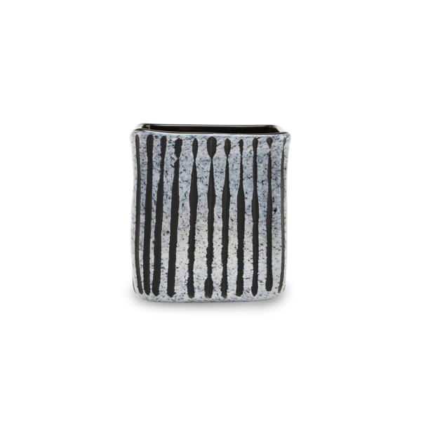 house doctorはデンマークのブランドです。人々が独自の空間を創造するのを刺激し支援したいという願望に基づいて生まれました。ブランドの美学はスカンジナビアンの伝統のデザインに根付いており、そこにインダストリアルなどの要素や世界中から...