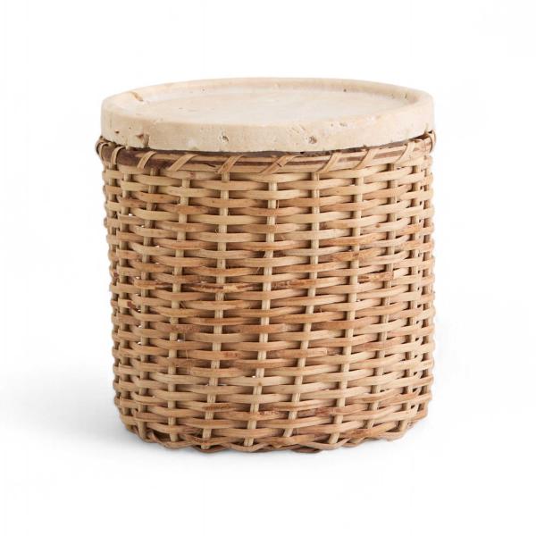 Nordalは、デンマークで1991年に設立されたファミリー経営のインテリアブランドで、北欧の機能美と東洋のスピリチュアルな美意識を融合させたユニークなスタイルで知られています。伝統的な北欧デザインのシンプルさをベースに、インドをはじめとす...