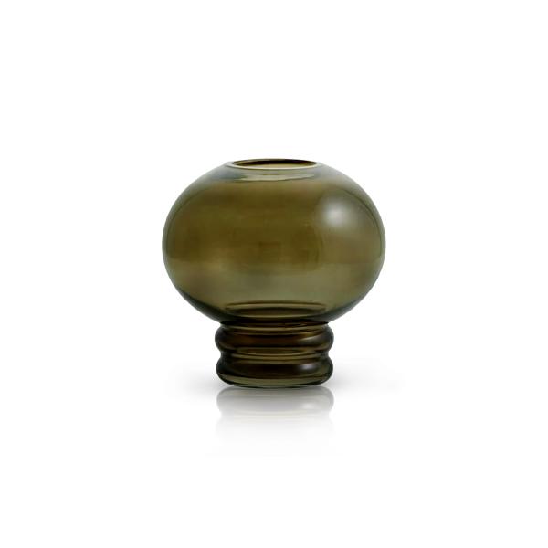 Nordalはデンマークのインテリアデザインブランドで、3人の兄弟「Signe」「Mads」「Emil」によって運営されている家族経営のブランドです。彼らはデザイン、ディテール、素材に対する理解を共有し、家とそこに住む人々の物語を伝えるデザ...