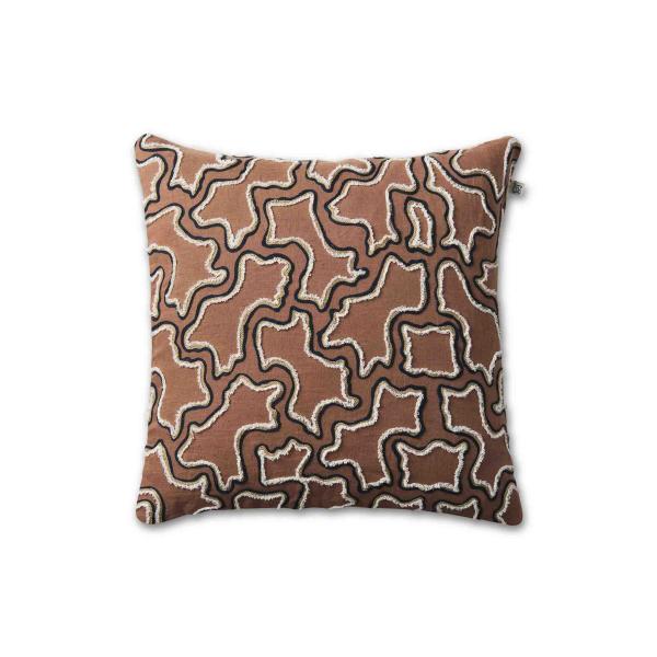 Chhatwal &amp; Jonssonは、Stig JonssonとGeetali Chhatwal Jonssonによって創設されたスウェーデンのブランドです。主にクッションやラグなどのテキスタイル商品を製造しています。スカンジナビ...