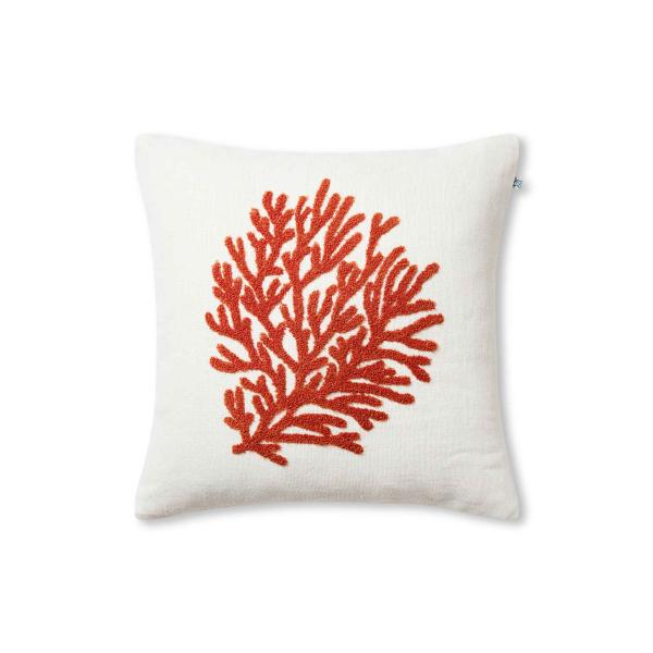 Chhatwal &amp; Jonssonは、Stig JonssonとGeetali Chhatwal Jonssonによって創設されたスウェーデンのブランドです。主にクッションやラグなどのテキスタイル商品を製造しています。スカンジナビ...