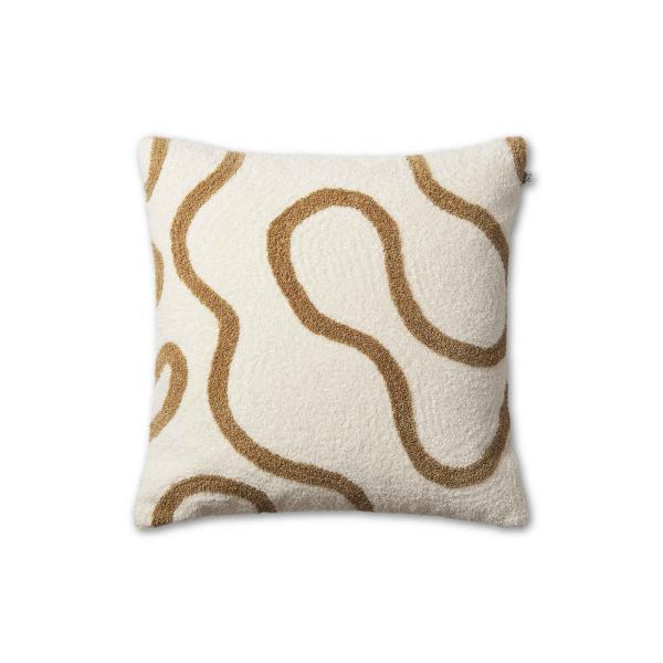 Chhatwal &amp; Jonssonは、Stig JonssonとGeetali Chhatwal Jonssonによって創設されたスウェーデンのブランドです。主にクッションやラグなどのテキスタイル商品を製造しています。スカンジナビ...