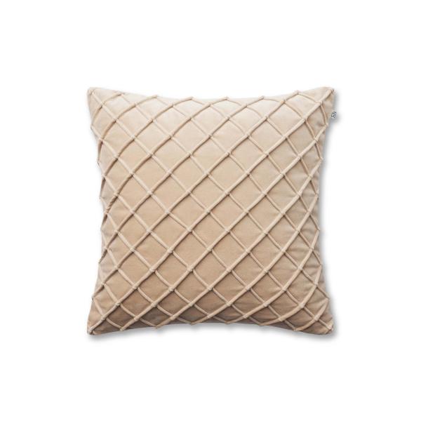 Chhatwal &amp; Jonssonは、Stig JonssonとGeetali Chhatwal Jonssonによって創設されたスウェーデンのブランドです。主にクッションやラグなどのテキスタイル商品を製造しています。スカンジナビ...