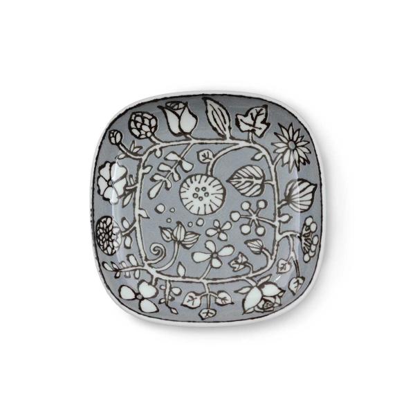 にぎやかなお花たちがとても楽しい、「フラワーパレード」。人気の波佐見焼のプレートの中でも大人気のアイテムです。まずは見ただけで楽しい柄。3色ご用意しておりますが、どれも華やかで躍動感にあふれています。関連キーワード：和山 WASAN 波佐見...