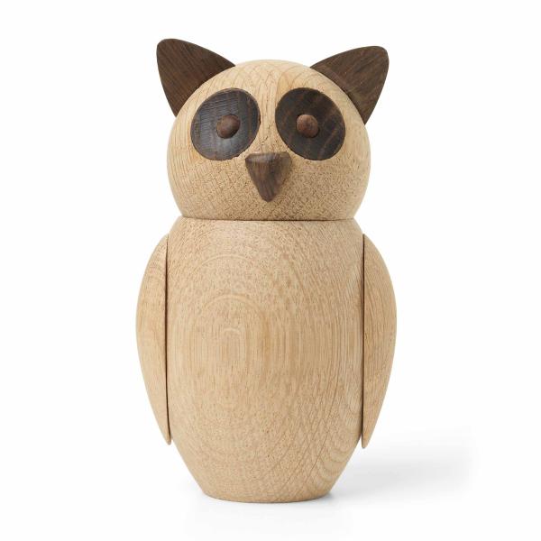 2013年、Nikolaj Klitgaardは祖父のワークショップで最初のBuboを手作りしました。木工に対する情熱と細部を見る目を持ち続けながら技術を磨き、今回、大小2種のサイズのファミリーを生み出しました。ヘッドパーツは自由に動かすこ...
