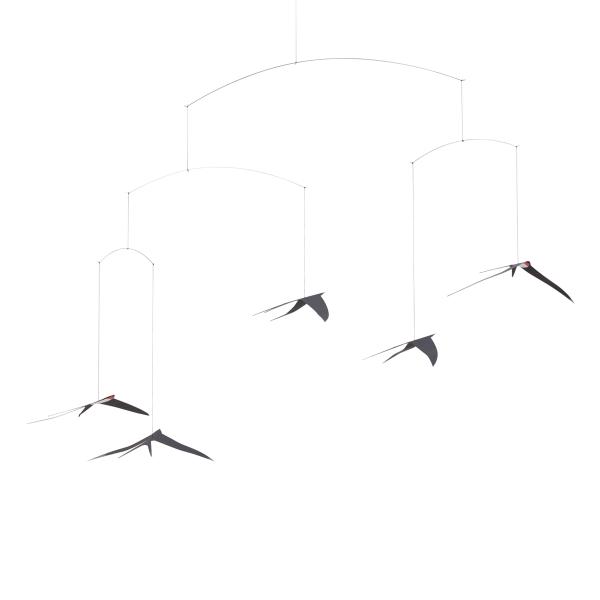 Flensted Mobiles（フレンステッド・モビール）は、1953年創業のデンマーク発・モビール専門ブランド。北欧デザインの文脈に立脚し、造形・質量配分・回転慣性を最適化して、わずかな気流でも自律的に表情を変える構成美を追求します。各...