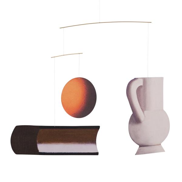 Flensted Mobiles（フレンステッド・モビール）は、1953年創業のデンマーク発・モビール専門ブランド。北欧デザインの文脈に立脚し、造形・質量配分・回転慣性を最適化して、わずかな気流でも自律的に表情を変える構成美を追求します。各...