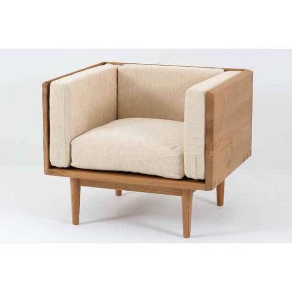 CHLOROSのベストセラーソファのシリーズ。フレームは全て厚みのある高価なチーク無垢材を使用してモダンなデザインをイメージしておりますが、モダンになり過ぎないように脚を丸脚にすることで少しぬけ感を出し、さらに明るめのファブリックを使用する...