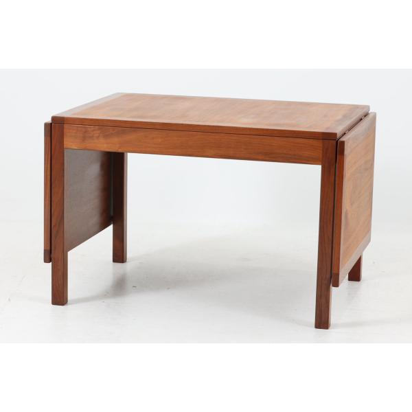 デンマークより買い付けたセンターテーブルです。Borge Mogensenのソファと相性の良いmodel 5360センターテーブルです。シンプルなデザインで拡張機能付きで使い勝手も良さそうです。良質なチーク材が使用されている希少なモデルです...