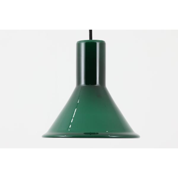 北欧より買い付けた、Holmgaard社製ビンテージランプです。照明部分はデンマークを代表する照明メーカーFog &amp; Morup社によって作成されています。Holmgaard社のペンダントライトの中でも人気の「P&amp;T PEN...