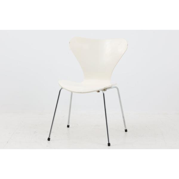 北欧より買い付けました。Arne Jacobsenデザインのセブンチェアです。関連キーワード：【アンティーク デザイナー家具 本物 希少 デスクチェア ダイニングチェア おしゃれ】