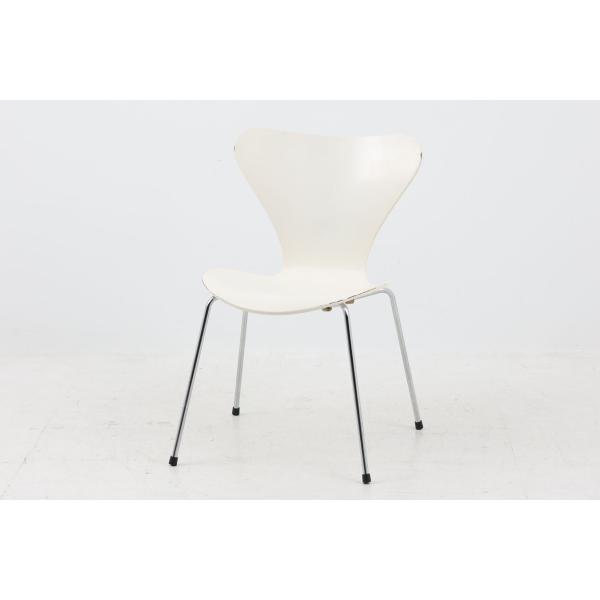 北欧より買い付けました。Arne Jacobsenデザインのセブンチェアです。関連キーワード：【アンティーク デザイナー家具 本物 希少 デスクチェア ダイニングチェア おしゃれ】