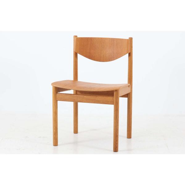 Ejner Larsen &amp; Aksel Bender Madsen（アイナー・ラーセン＆アクセル・ベンダー・マドセン）によるチェアです。彼らの代表作であるメトロポリタンチェアの様に、プライウッドの使い方が見事で既製品には無い雰囲気...