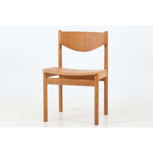 Ejner Larsen &amp; Aksel Bender Madsen（アイナー・ラーセン＆アクセル・ベンダー・マドセン）によるチェアです。彼らの代表作であるメトロポリタンチェアの様に、プライウッドの使い方が見事で既製品には無い雰囲気...