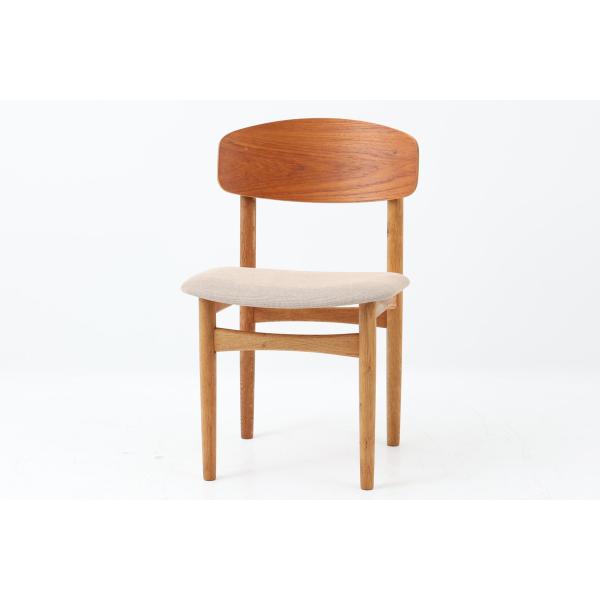 Borge Mogensenによるモデル122チェアは、大きな背もたれが特徴的なデザインです。チーク材とオーク材の組み合わせが美しい作品です。関連キーワード：【アンティーク 木製椅子 デスクチェア 北欧インテリア おしゃれ ナチュラル】