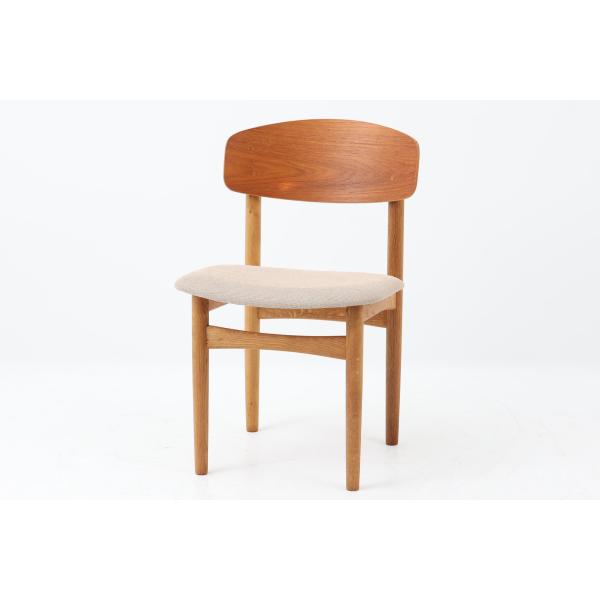 Borge Mogensenによるモデル122チェアは、大きな背もたれが特徴的なデザインです。チーク材とオーク材の組み合わせが美しい作品です。関連キーワード：【アンティーク 木製椅子 デスクチェア 北欧インテリア おしゃれ ナチュラル】