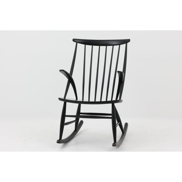 こちらは伝統的なウィンザーチェアーのデザインを踏襲した、Illum Wikkelsoによる作品です。Eilersen社によって製造されており、ブラックペイントが施されています。この椅子は北欧家具の特徴を備え、日本の部屋にも良く馴染みます。関...