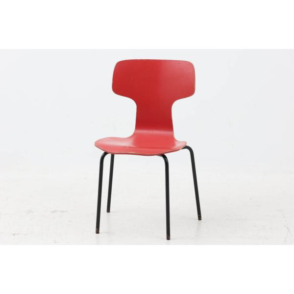 北欧より買い付けました。Arne Jacobsenデザインの「Ｔチェア」です。正しく座れる様に子供用にデザインされています。現在は生産されていない為、ビンテージ品のみ入手可能です。子供用の希少なモデルです。関連キーワード：【北欧家具 北欧ビ...