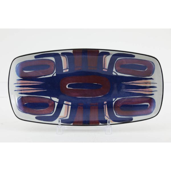 ロイヤルコペンハーゲン社製、Lise Koefoedデザインの少し大きなトレイです。こちらは希少なアルミニア窯産のものになり1969年頃より前に作られたお品となります。関連キーワード：【北欧雑貨 ビンテージ雑貨 アンティーク デンマーク製 ...