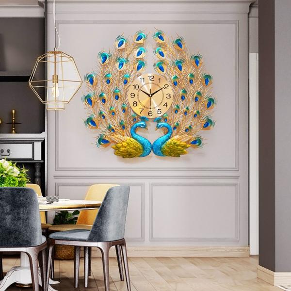 華やかな存在感を放つ、孔雀がモチーフの掛け時計です。手作業で一つ一つ精巧に仕上げられた彫刻は、御覧になった方を魅了します。リビングや玄関、お部屋のアクセントにも最適です。高温焼付塗装により、錆びにくく、美しい光沢になっており、さらに、ライン...
