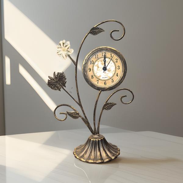 ■商品情報錬鉄のしなやかな曲線が植物の蔓や葉を思わせ、クラシカルで優雅な雰囲気を醸し出しています。高温焼付塗装によって、表面に深みのある艶感が生まれ、アンティーク調の風合いがより際立っています。アクリルの装飾も繊細で、光を受けるとキラリと輝...