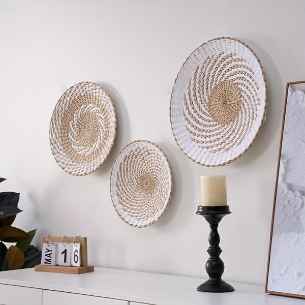 ■商品説明丸型バスケットウォールインテリアは、ホワイトカラーのシンプルで洗練されたデザインが特徴の壁掛け装飾です。かごをモチーフにしたサークル型のアートパネルが、お部屋を柔らかくおしゃれに彩ります。モダンなインテリアやナチュラルスタイルにも...