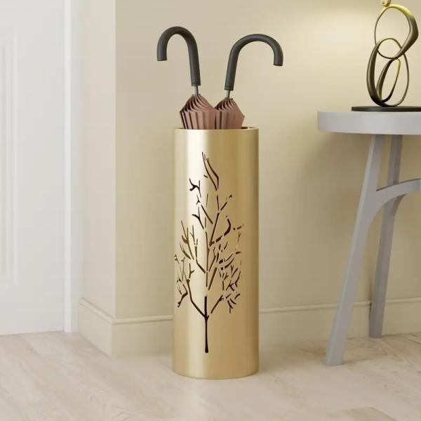 ■商品情報オシャレなクラシックツリーのブランチデザインを採用したメタル傘立てが登場しました！洗練されたデザインは、玄関やリビングの空間に上品なアクセントを加え、シンプルながらも存在感があります。おしゃれな3色展開（ホワイト、ブラック、ゴール...