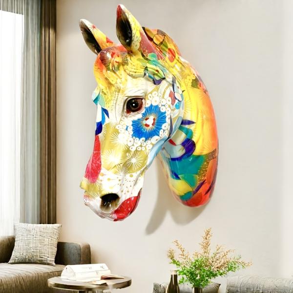 ■商品情報馬をモチーフにしたこちらのウォールアートは、ハンティングトロフィー風のユニークデザインとカラフルな配色が印象的な一品です。イベントやパーティーの装飾にも最適で、お客様やお友達との会話のきっかけになること間違いなし！日常に遊び心とク...