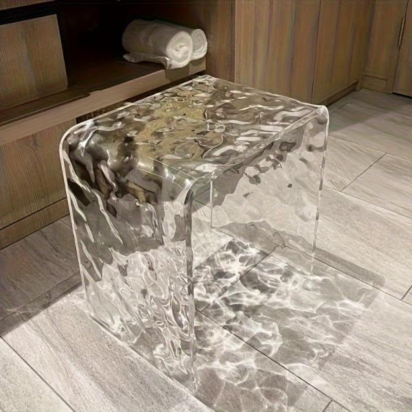 ■商品情報まるで水面のような透明感と曲線美が特徴のスツールです。アクリル素材が放つ上品な輝きは、インテリアに洗練されたアクセントをプラス。コンパクトでありながらも存在感があり、日常の生活シーンにスマートな快適さをもたらします。■サイズ幅 3...