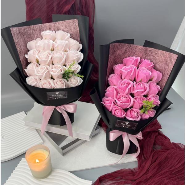 本物の花のように繊細なディテールと上品な質感が魅力で、見た目の美しさはもちろん、長期間楽しめる観賞用アイテムとしても人気です。石鹸素材でつくられているため枯れる心配がなく、いつまでも華やかさを保ちます。ギフトとして贈れば、開けた瞬間に笑顔が...