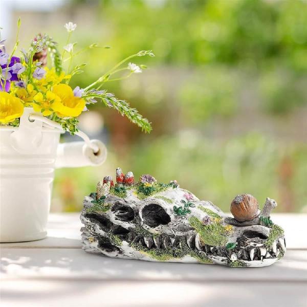 こちらの「ガーデンオブジェ ドラゴンの頭蓋骨」は、幻想的なデザインが特徴の独特なアイテムです。リアルな細工が施されたドラゴンの頭蓋骨は、お庭に神秘的な雰囲気を加え、見る人に驚きと興味を提供します！どの角度からでも楽しめるこのデザインは、お好...