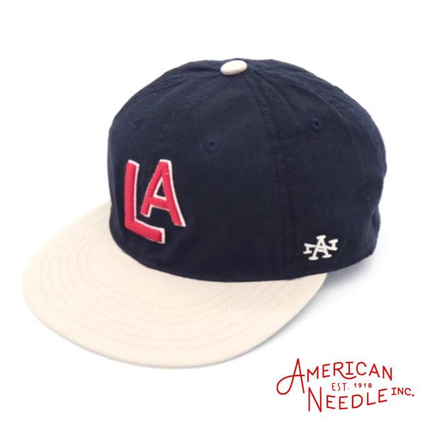 麻のボディでレトロな配色が◎レザーストラップ、バイザー裏はグリーンサテンなどディテールへのこだわりがあり、ツバはフラットバイザー仕様で6パネル、後ろのアジャスターでサイズ調整が可能です。＊サイズ:頭周り・深さ  　FREE: 55.5〜62...