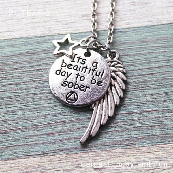 ルテアロ MADE / 当店を装う偽サイトや、その当商品の類似品、偽物にご注意くださいませ。It's a beatiful day to be sober・・シラフ（酔っぱらっていない）でいるには最高の1日だ！[サイズ]ペンダントトップ（英...