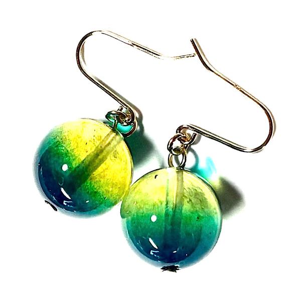 アクセスありがとうございます。■商品名K14GF AAA ブルーグリーンアンバー 12mm フックピアス／ピアスキャッチ付き■商品サイズ全長：約23mm（金具を含む）フックピアス：約15×10mmフックピアスの線径：約0.55mm■素材/サ...