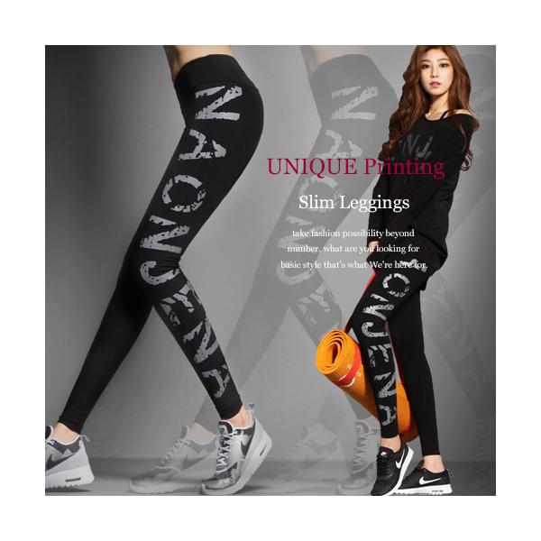 ロゴプリント入りの個性派レギンス♪高いストレッチ性で抜群のフィット感は脚全体を引き締めキレイに魅せ、どんな動きも軽快に動けます。耐久性・強度・伸縮性全てにおいて優れており、今季の一押しレギンス!!大胆ロゴが目を惹き、スタジオで注目の的間違い...