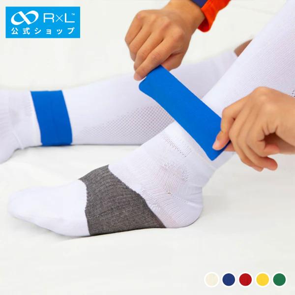 テープでの剥がれや厳重な固定によるストレスを解消すべく、しっかり繊維に粘着し、横方向は固定力、縦方向は伸縮力性に富む構造を実現しました。【特徴】・サッカーソックスとサッカーストッキングのセパレート着用時専用の粘着テープ式靴下止め。・横方向は...