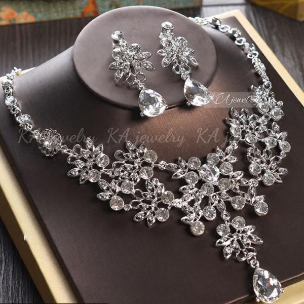 新品　メール便　全国送料無料　国内発送サイズ　ネックレス　〜最長52cm 調節可能ピアスかイヤリング(クリップ式,ネジバネ式)　縦 5.3cm箱、タグはついておりません。アクセサリーのみになります。シンプル なので フォトウェディング 披露...