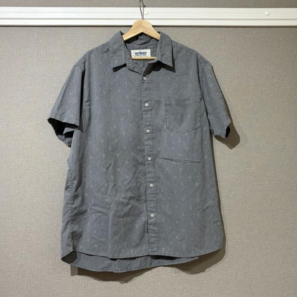 【商品名】：【USED】urban pipeline ビッグシャツ 2XL 半袖 グレー 夏服【ブランド】：urban pipeline【カラー】：グレー【サイズ】：2XL　[着丈]：82 cm　[身幅]：69 cm　[肩幅]：52 cm　...