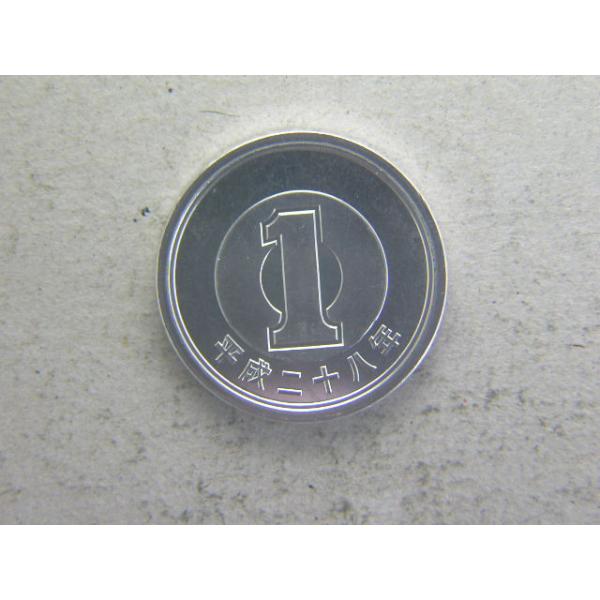 この年号の１円貨幣は、貨幣セット発行分のみの製造となり、銀行に供給されることはありませんでした。発行枚数57万4千枚　直径20ミリ　品位アルミ　100％　量目1.0ｇ　面　若木※ミントセットから取り出した未使用コインです。
