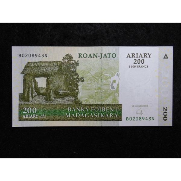 マダガスカル・1000FRANCS 2004※撮像は見本です。同等品のご送付となります。
