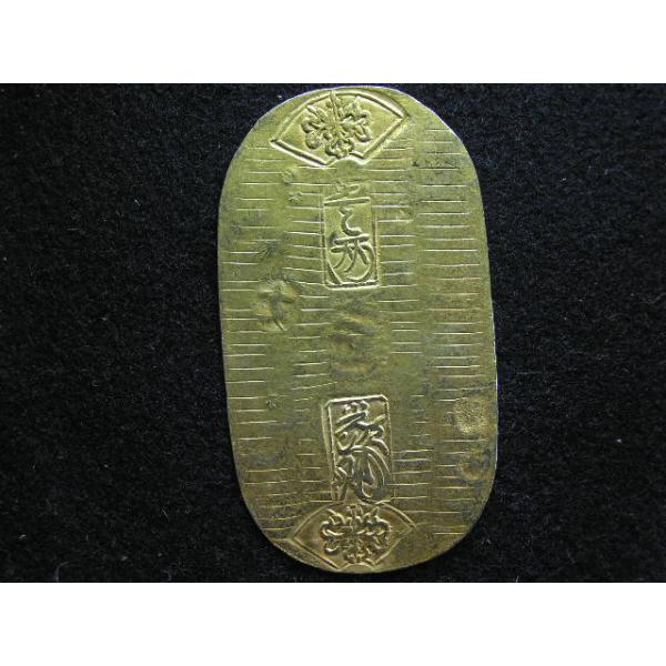 鋳造期間 元文元年（1736年）〜文政元年（1818年） 品位金６５．３％ 量目１３．０ｇ 江戸時代８０年以上に渉って流通した小判です。元文一分金とともに、一気に大量に製造されたため製作はかなり荒く、また、長期に渉って流通したため状態の良い...