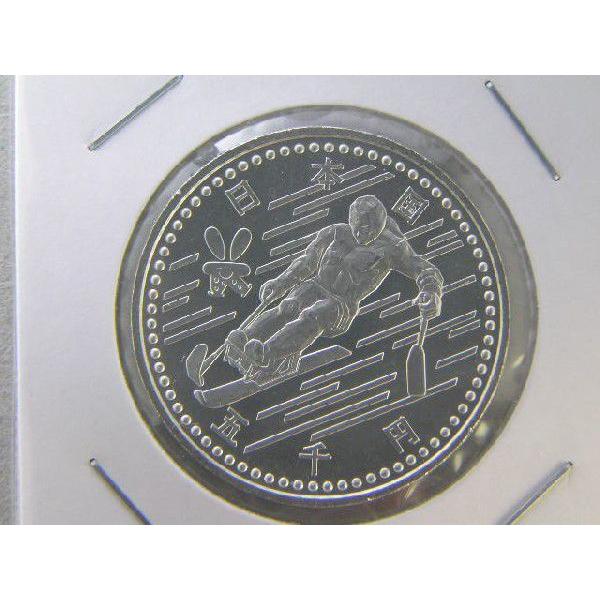 発行日　平成10年2月2日　発行枚数500万枚　直径30.0ミリ　量目15.0ｇ　銀品位92.5％　図案　パラリンピック滑走