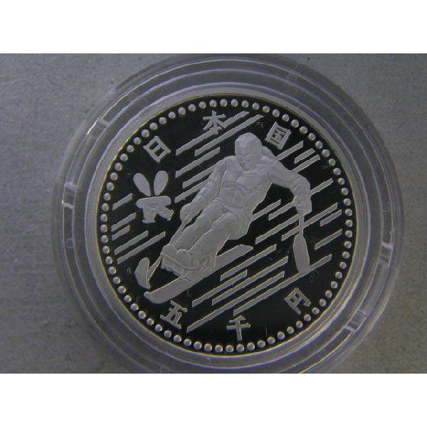 発行日　平成10年2月2日　発行枚数133,000枚　直径30.0ミリ　量目15.0ｇ　銀品位92.5％　図案　パラリンピック滑走※金貨とのプルーフセット用に特別に製造されたものです。