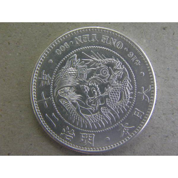 直径38.1ミリ　品位銀90.0％　量目26.96ｇ　発行枚数8,275,787　ずしりと持ち重りする、日本銀貨の傑作です。※組合鑑定書付属