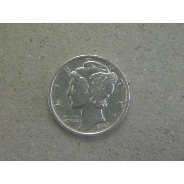 1916年、１０セント銀貨の新デザインを募るコンテストで、ドイツ人の移民アドルフ・A・ワインマンが優勝しました。図柄は翼つきの帽子をかぶった自由の女神で、思想の自由を象徴します。ただし、米国民はローマの神話の翼付きのサンダルをはいた神々の使...